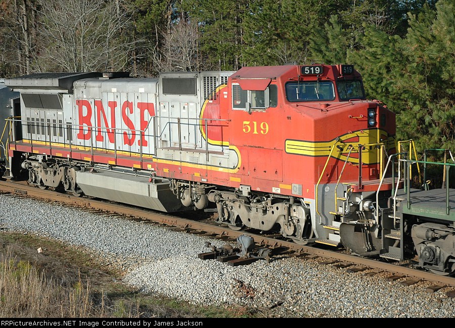 BNSF 519 on NS 048